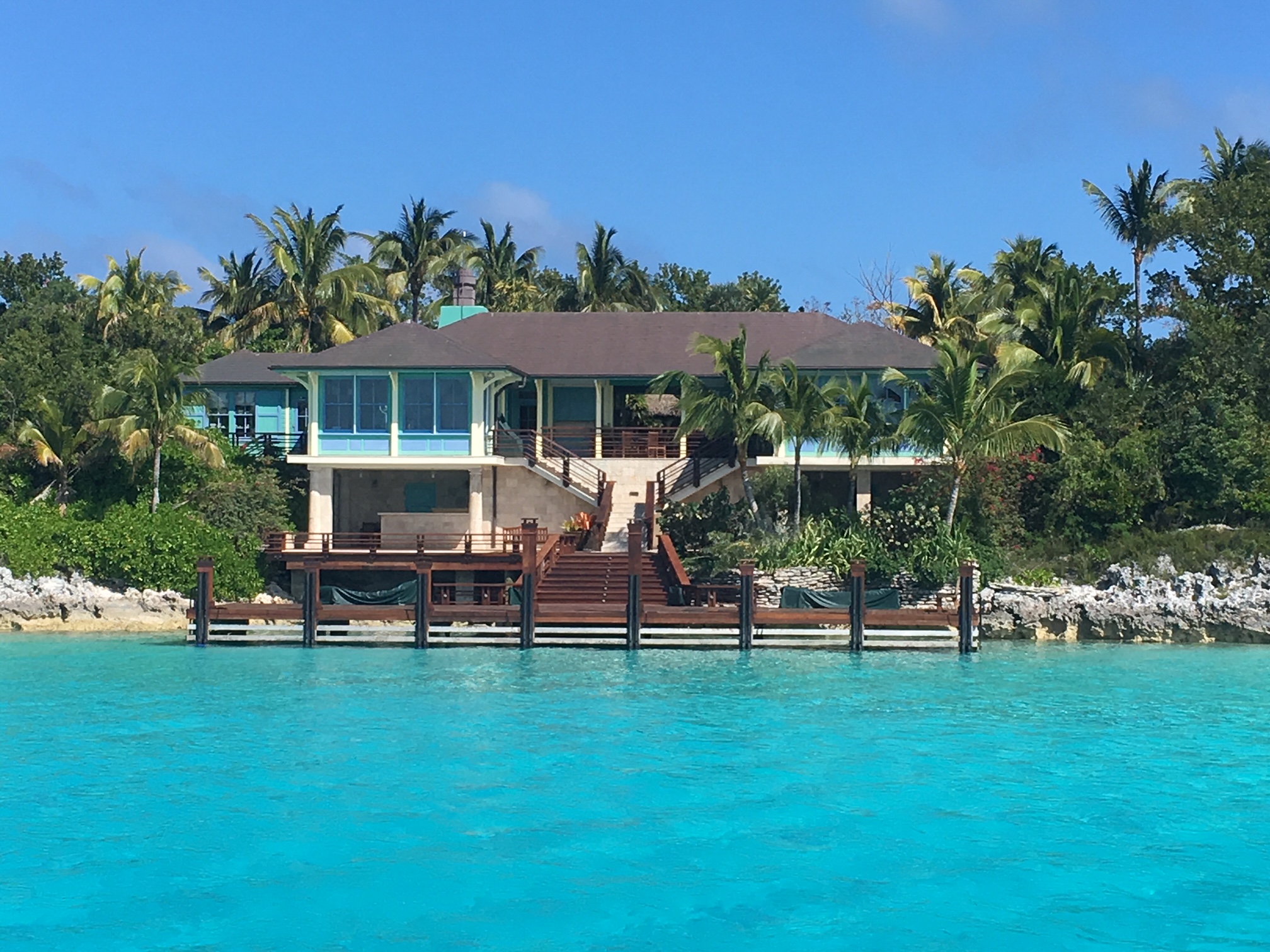 Entertaining Dolphins to Little Farmers Cay - Low Flite