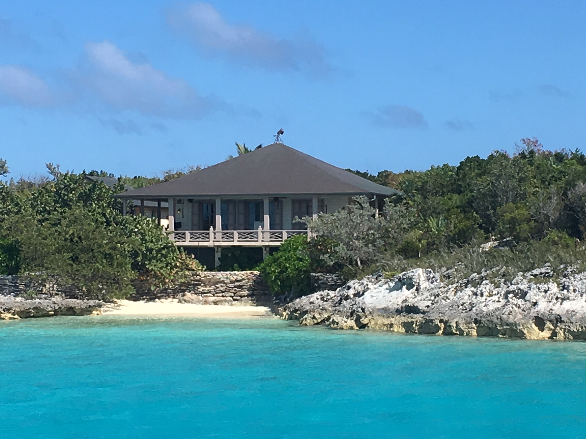 Entertaining Dolphins to Little Farmers Cay - Low Flite